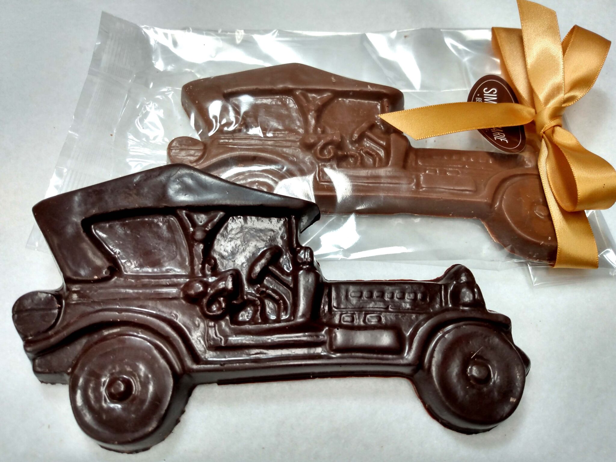Belgian Chocolate Vintage Car – Toronto Belgian Chocolate Shop Simone Marie